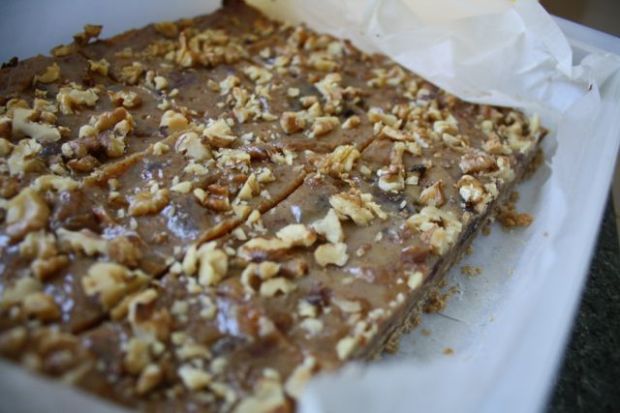 Maple Walnut Caramel Slice | thefolksylife